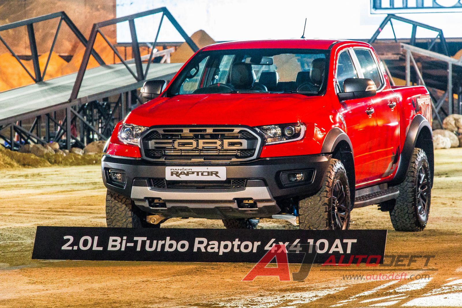 Deft Versus : Ford Ranger Wildtrak VS Ford Ranger Raptor เปรียบชัดๆ...สองกระบะโหดสไตล์อเมริกัน ...